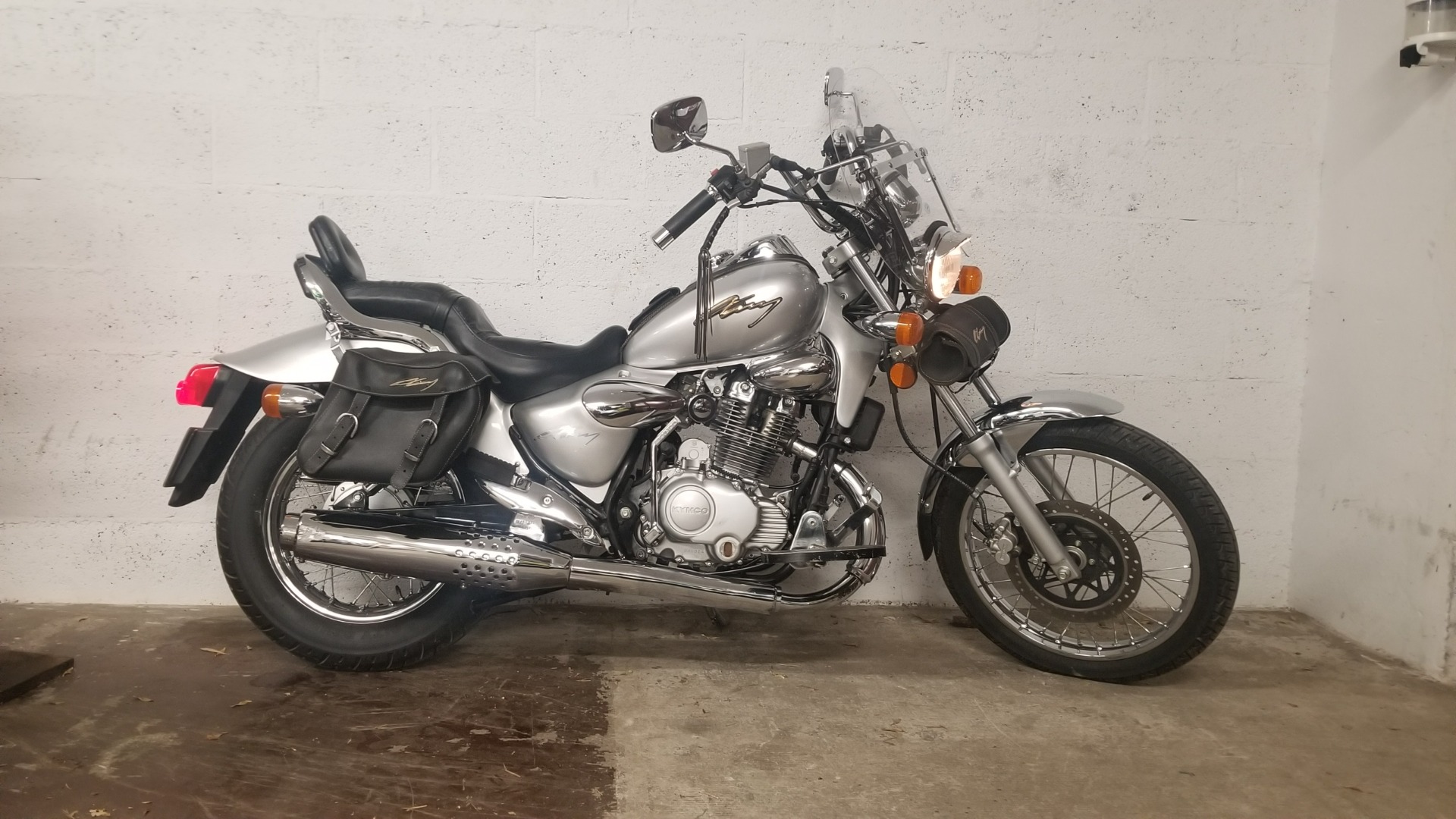 Moto depot : Motos d’occasion de 51 a 125 cc kymco, ZING 125 KYMCO GRIS